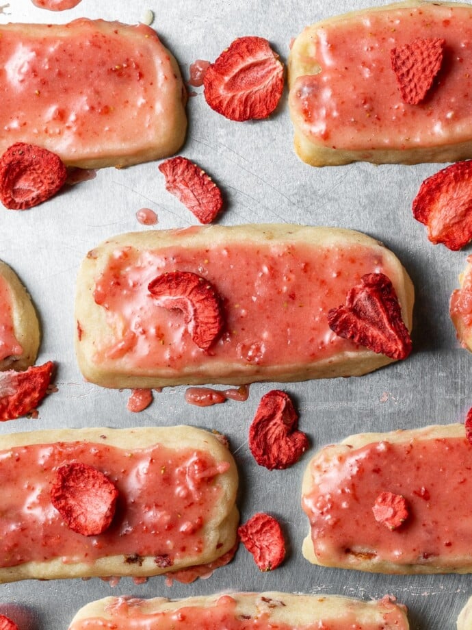 Strawberry Shortbread Cookies - Cookie Dough Diaries