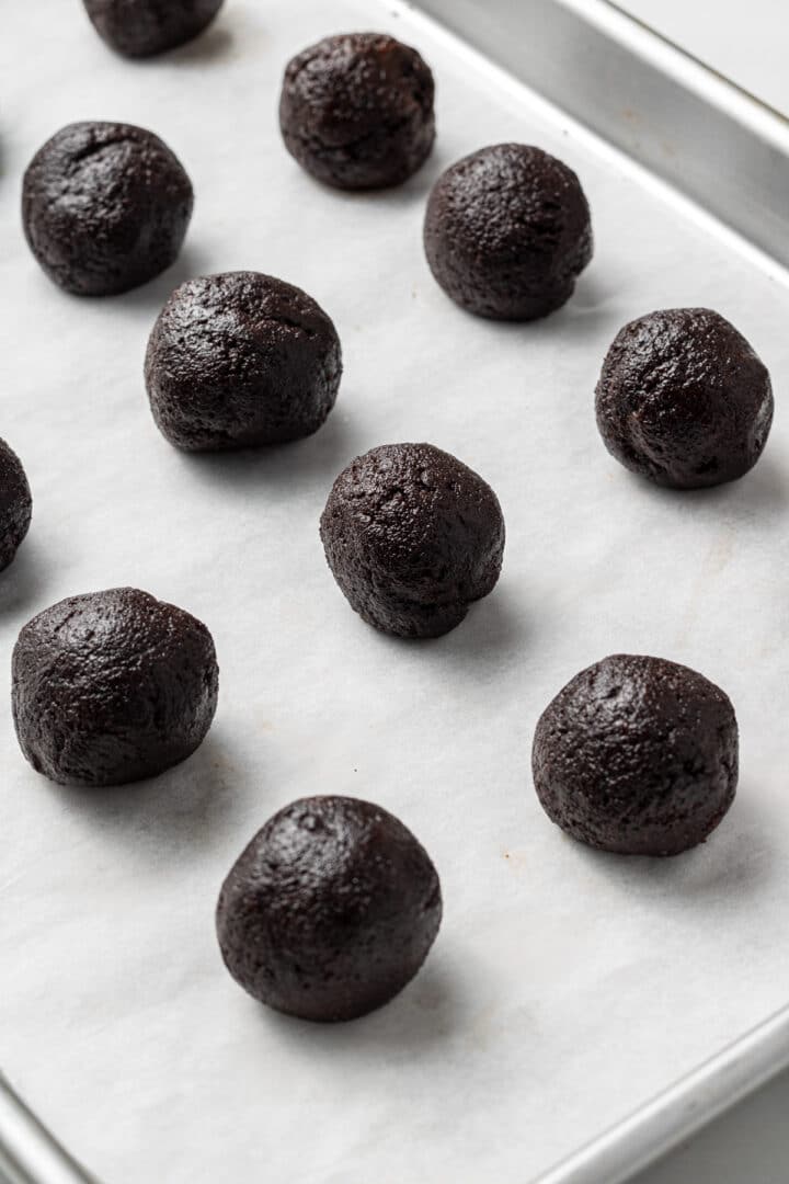 Chocolate Cake Pops (2 Ways!) - Cookie Dough Diaries