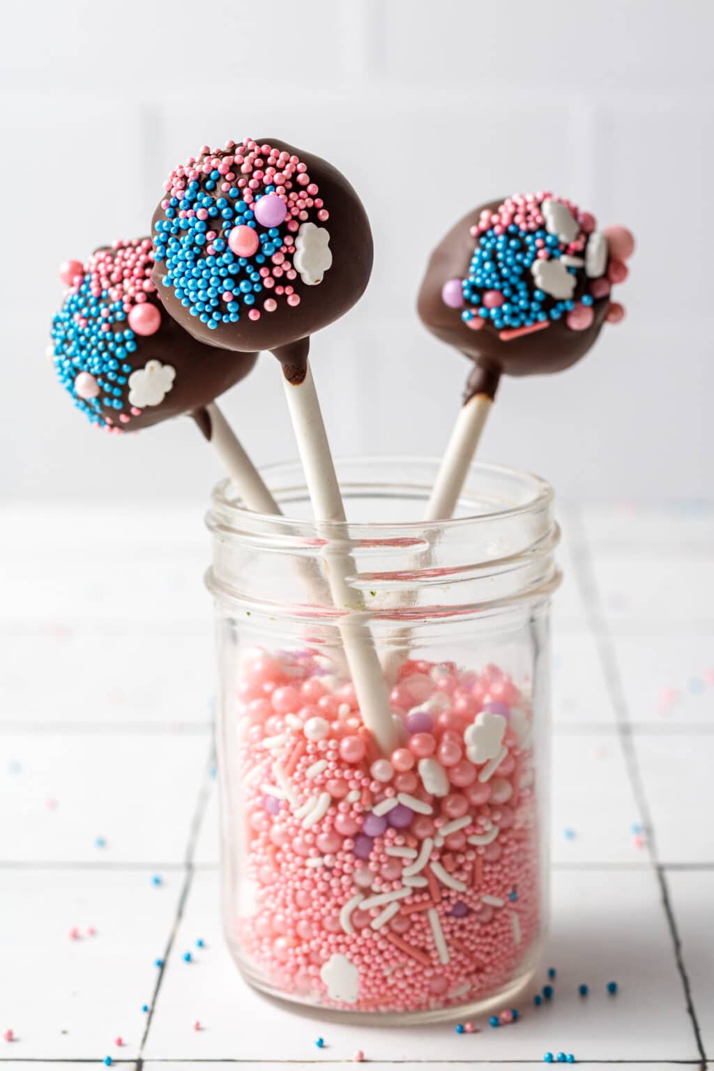 Chocolate Cake Pops (2 Ways!) - Cookie Dough Diaries