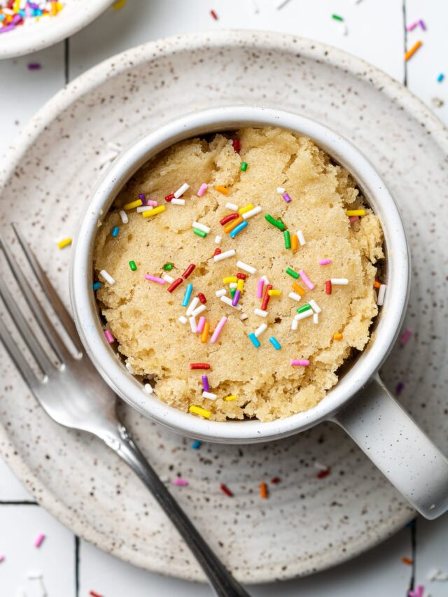 FUNFETTI MUG CAKE - Cookie Dough Diaries